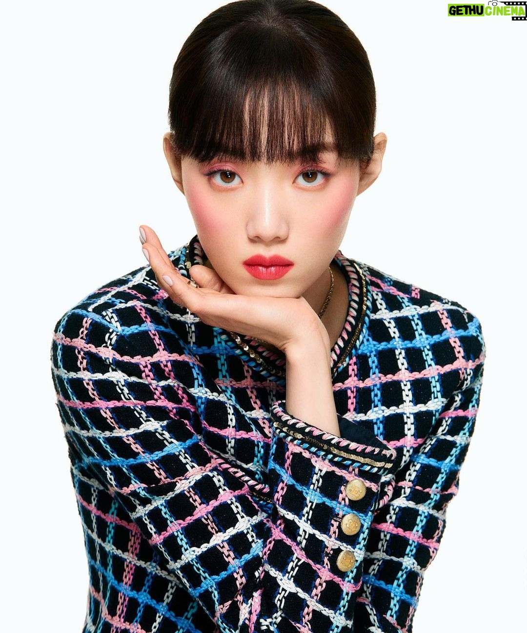 Lee Sung-kyoung Instagram – B cut, but 💋 | Gethu Cinema