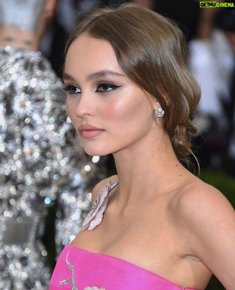 Lily-Rose Depp Instagram – Groovy baby | Gethu Cinema