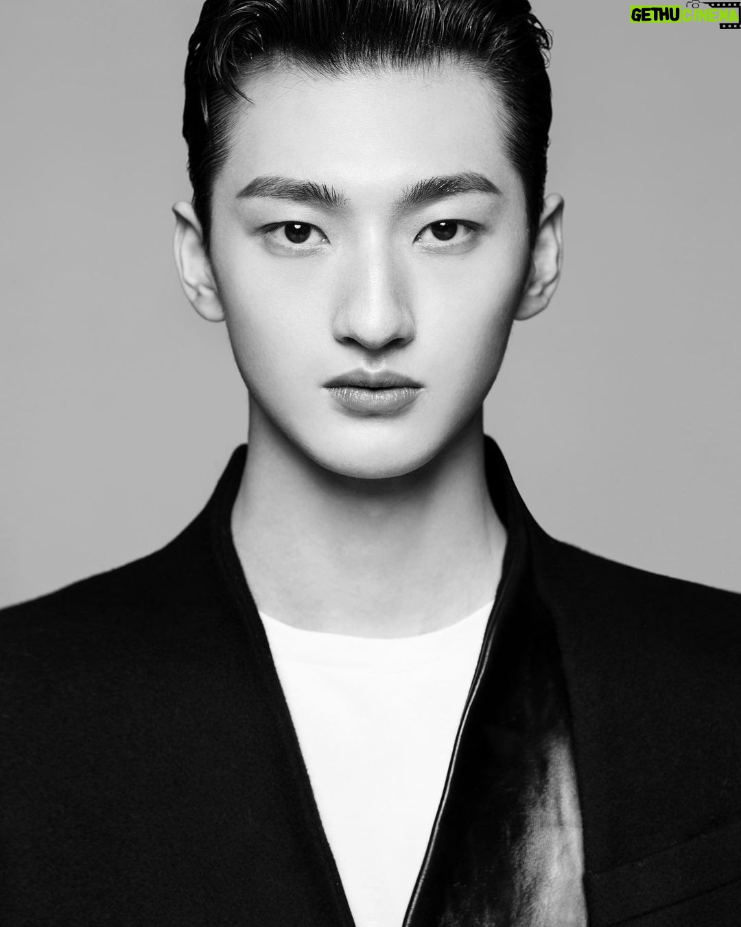 Liu Te Instagram – Black and white. | Gethu Cinema