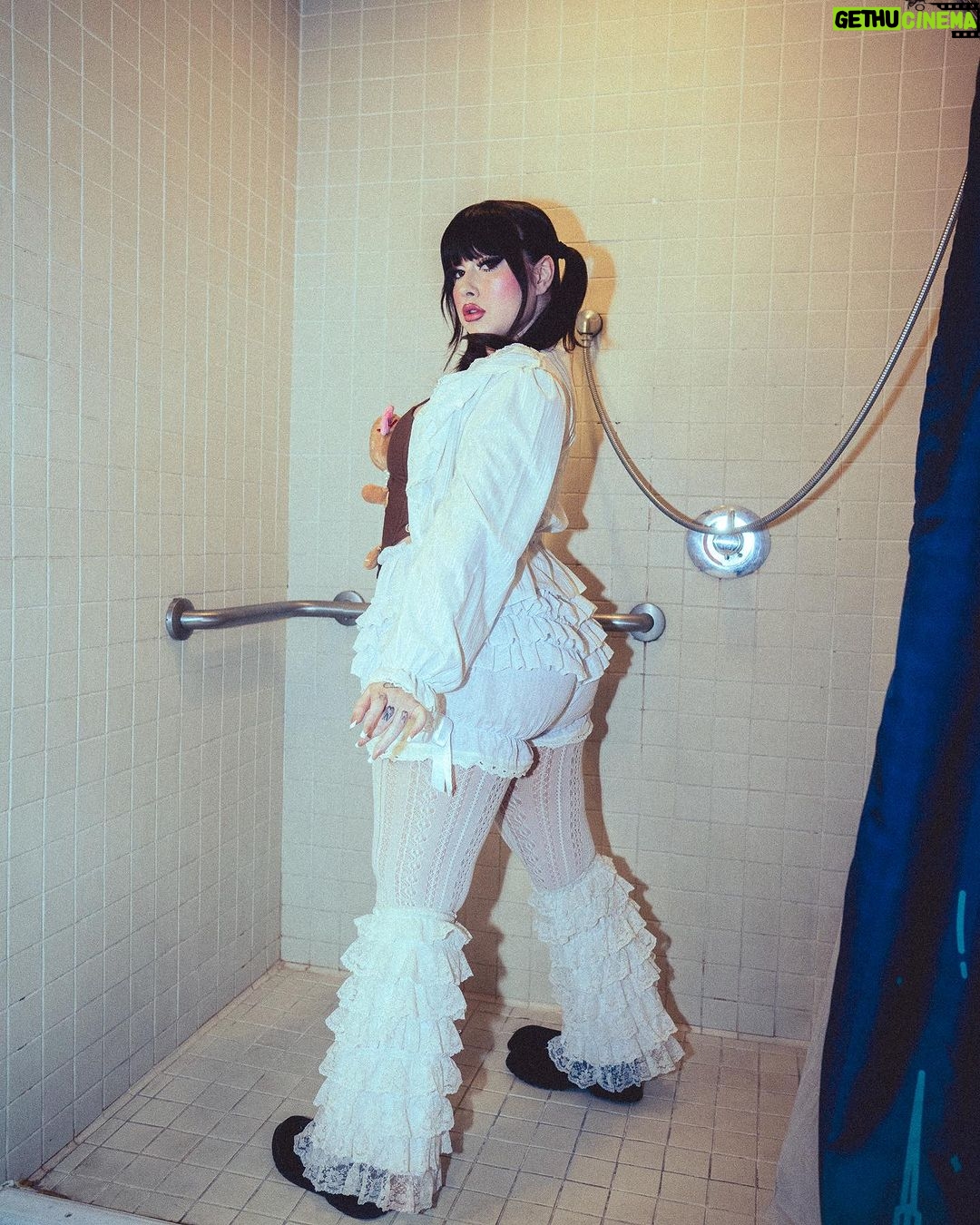 Lucy Loone Instagram – yo i’m grateful for everything. getting my album ...