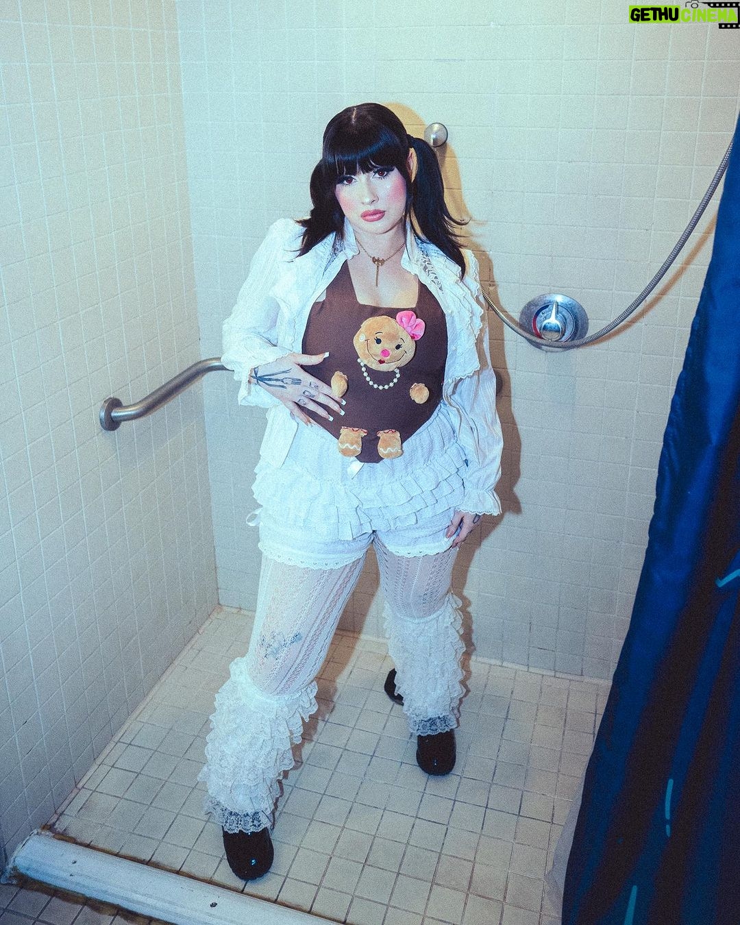 Lucy Loone Instagram – yo i’m grateful for everything. getting my album ...