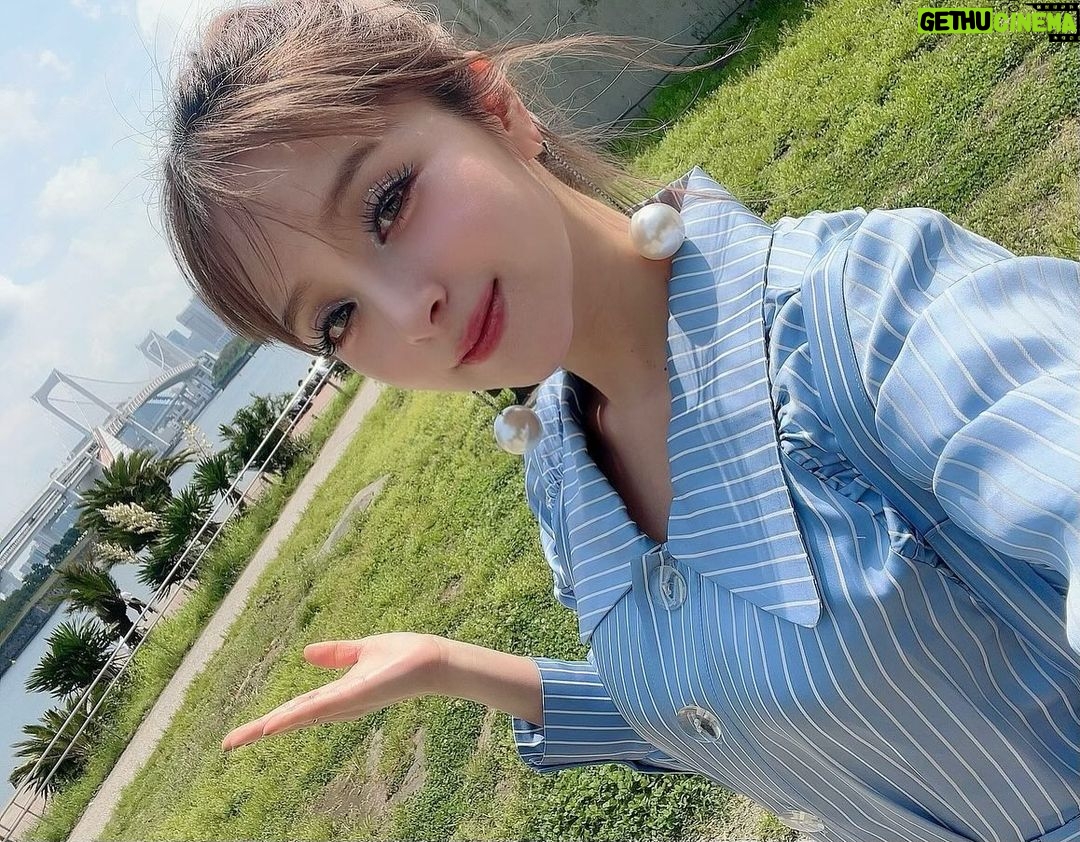 MARiA Instagram – 今回写真集の特典ブロマイド はカラフルなメイリアが封入されてます。 これは水色🩵メイリア。 キミは何色メイ ...