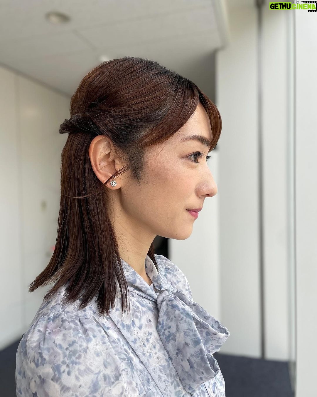 Mariko Dou Instagram – 金曜日の「ワイド！スクランブル」の衣装は、 ☆ワンピース… #laissepasse ...