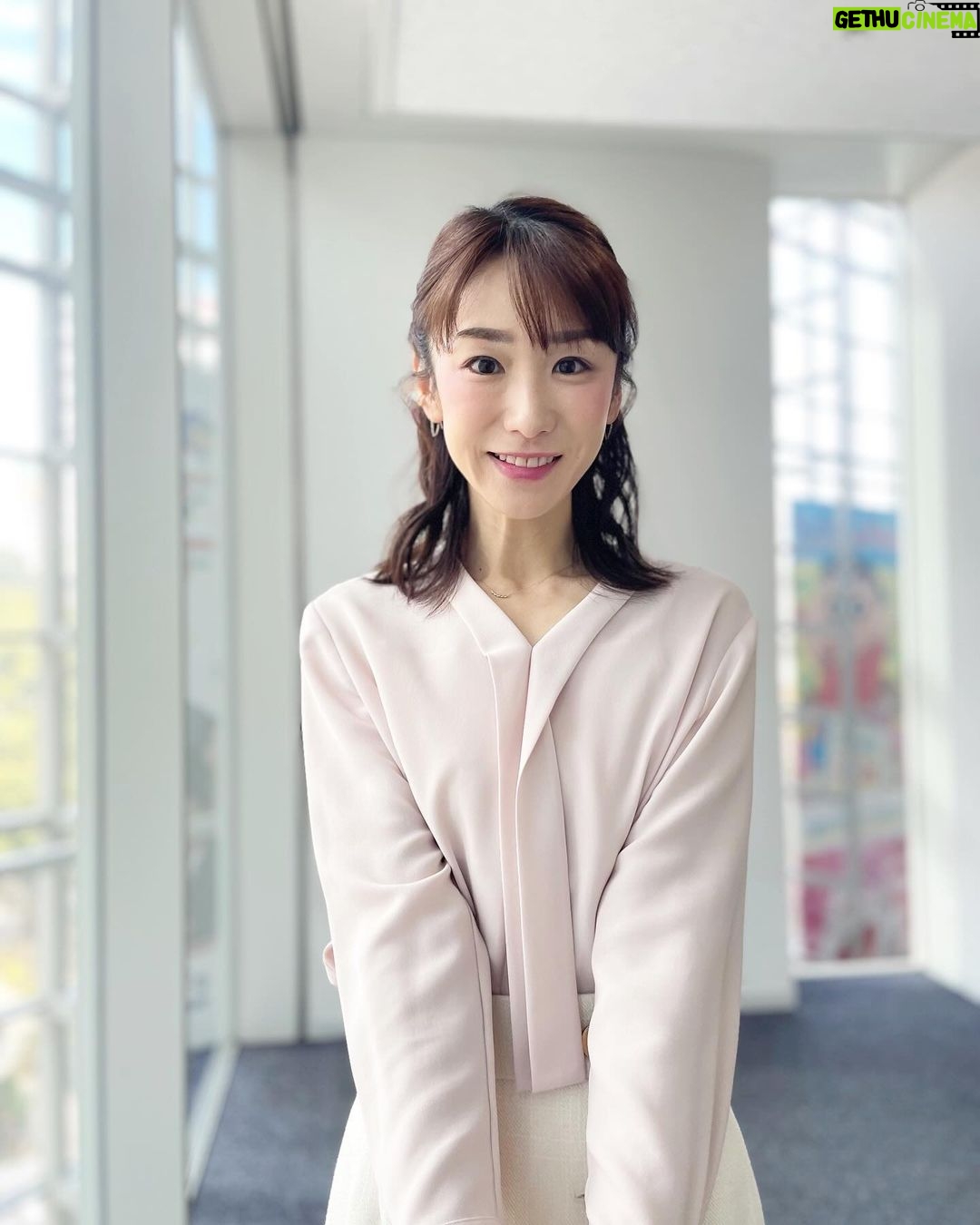 Mariko Dou Instagram – 昨日着用した「ワイド！スクランブル」の衣装は、 ☆ブラウス,スカート… #ノーリーズ ☆ ...