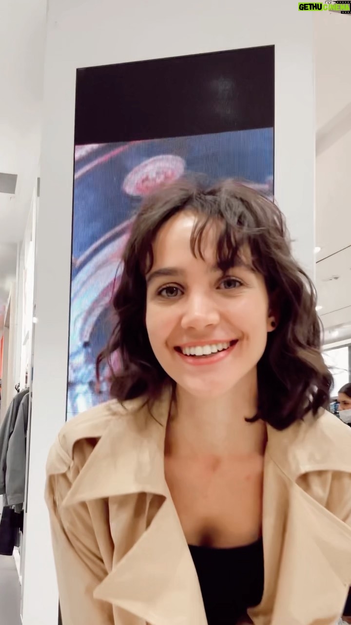 Actress Merih Öztürk HD Instagram Photos and Wallpapers December 2021 | Gethu Cinema