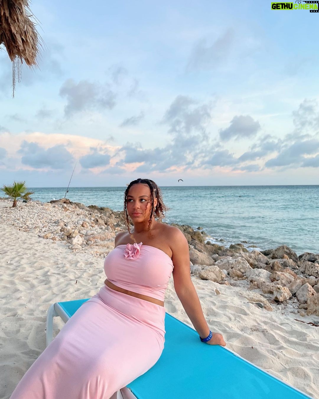 Actress Nia Sioux HD Instagram Photos and Wallpapers August 2023 ...