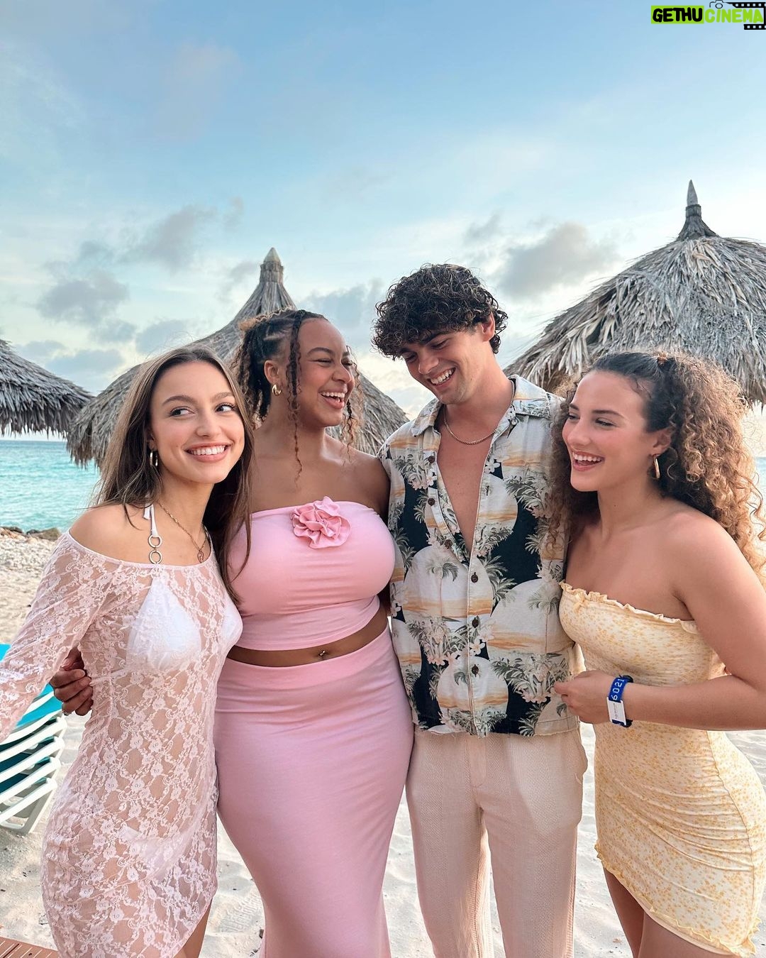 Actress Nia Sioux HD Instagram Photos and Wallpapers August 2023 ...