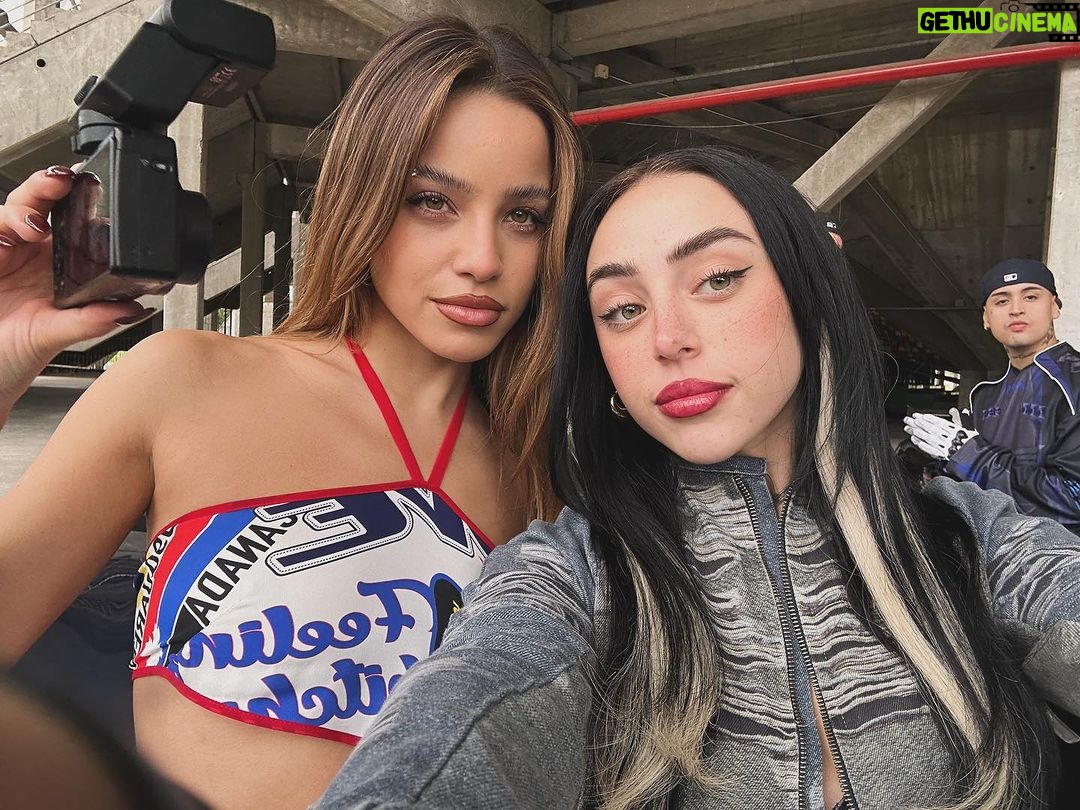 Nicki Nicole Instagram – tiremo una foto 📸💋 @mesita @emiliamernes ...