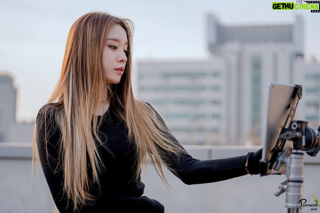 Park Ji-yeon Instagram – 🖤 | Gethu Cinema