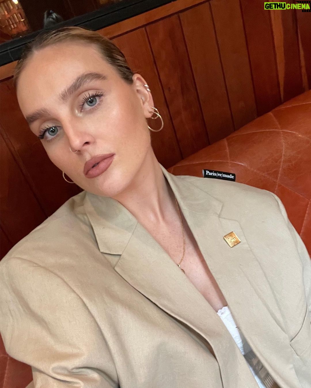 Perrie Edwards Instagram – Din dins in Town! 🤤 | Gethu Cinema