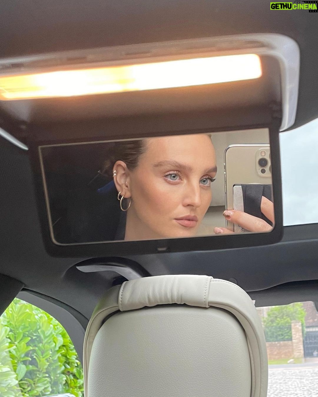 Perrie Edwards Instagram – Din dins in Town! 🤤 | Gethu Cinema