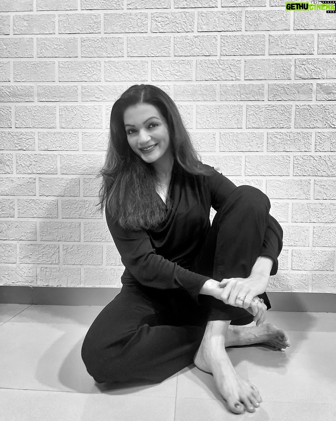 Actress Prachee Shah HD Instagram Photos and Wallpapers January 2024 ...