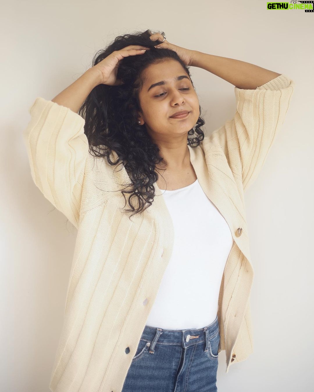 Prathana Nathan Instagram – 🍯💛 . @vasanthmaniphotography | Gethu Cinema