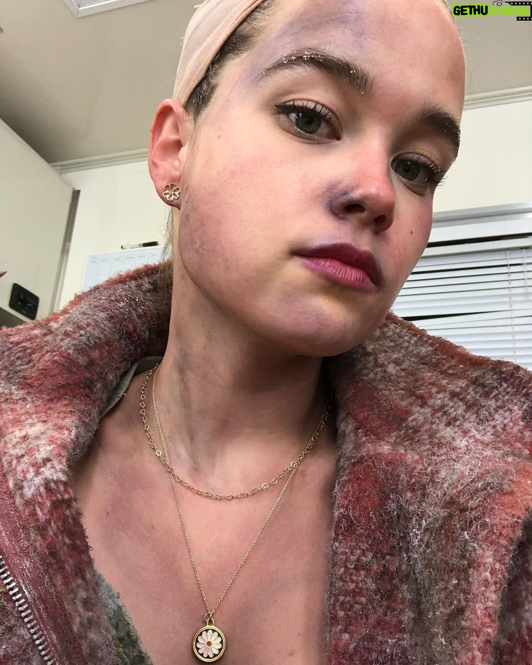 Sarah Catherine Hook Instagram – Baddie Elena here 💋 we are streaming ...