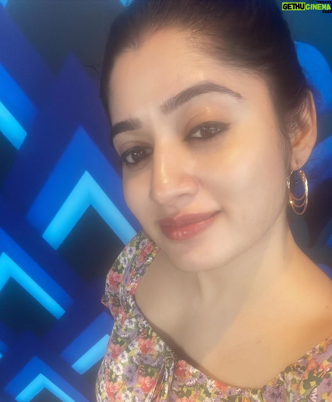 Actress Shambhavy gurumoorthy HD Instagram Photos and Wallpapers ...