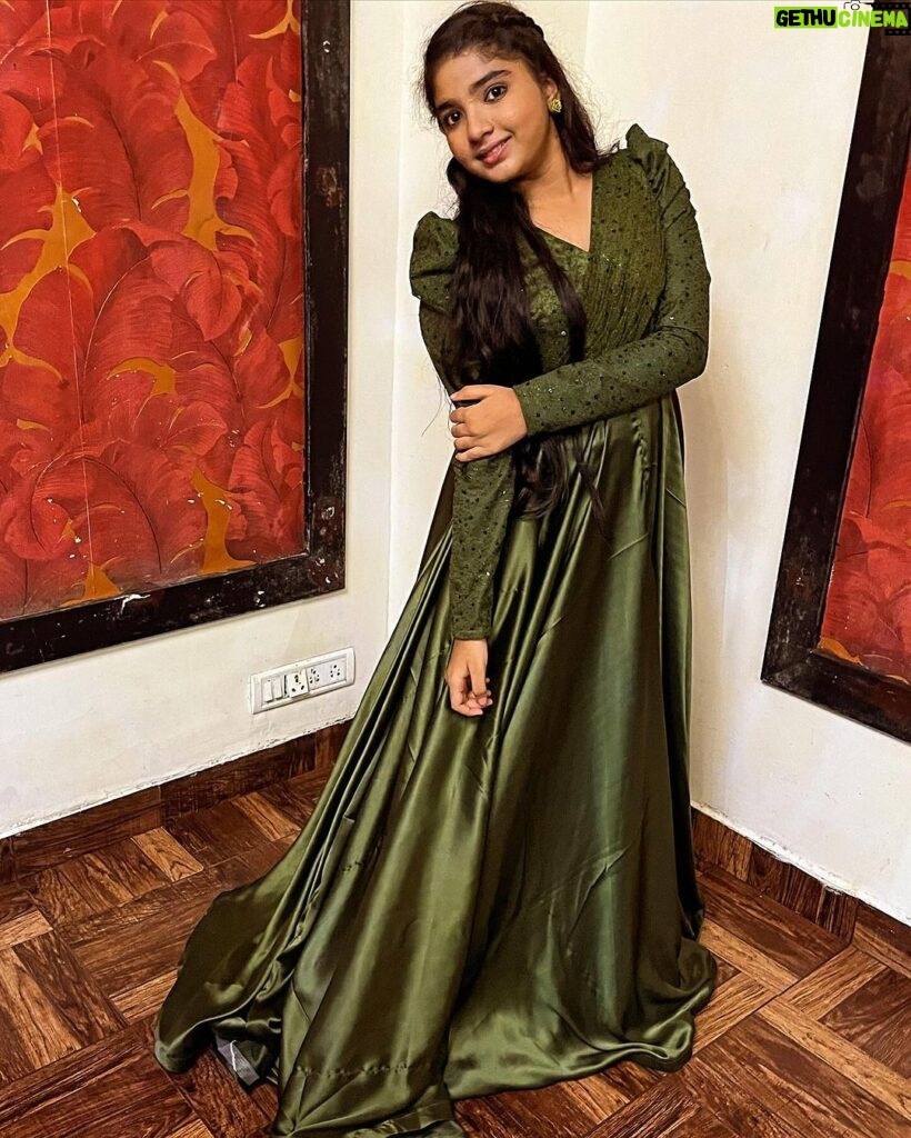Actress Sherin Thara HD Instagram Photos and Wallpapers January 2024 ...