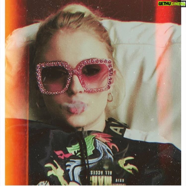 Sophie Turner Instagram – Ab Fab | Gethu Cinema