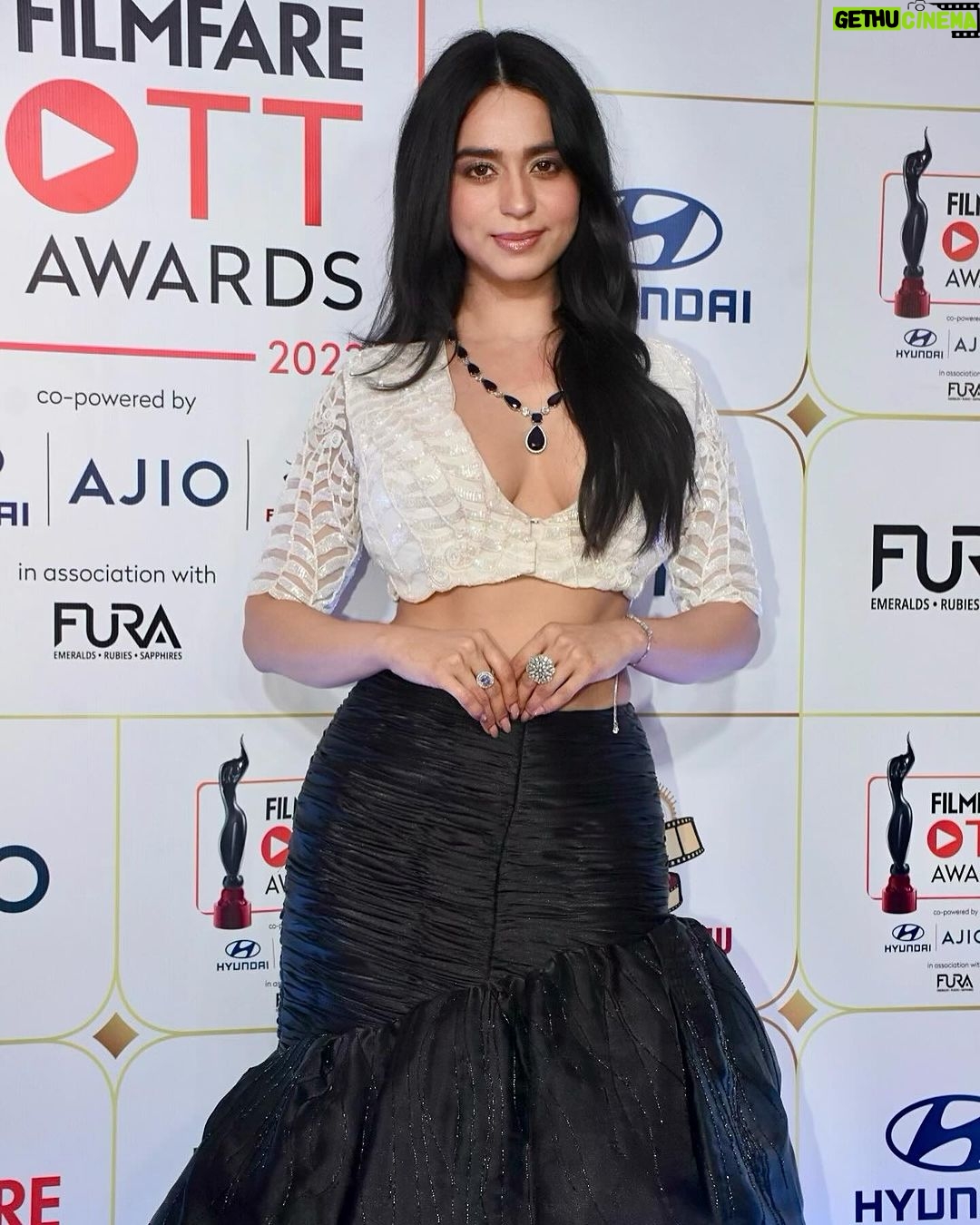 Actress Soundarya Sharma HD Instagram Photos and Wallpapers January ...