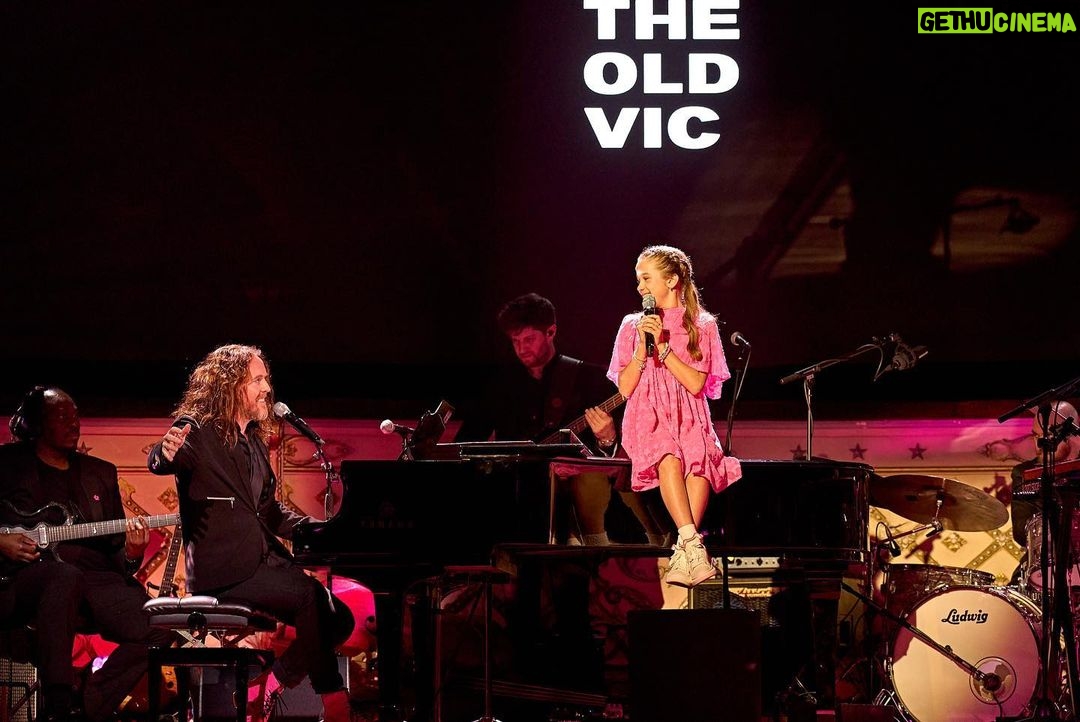 Actor Tim Minchin HD Instagram Photos and Wallpapers June 2023 | Gethu ...