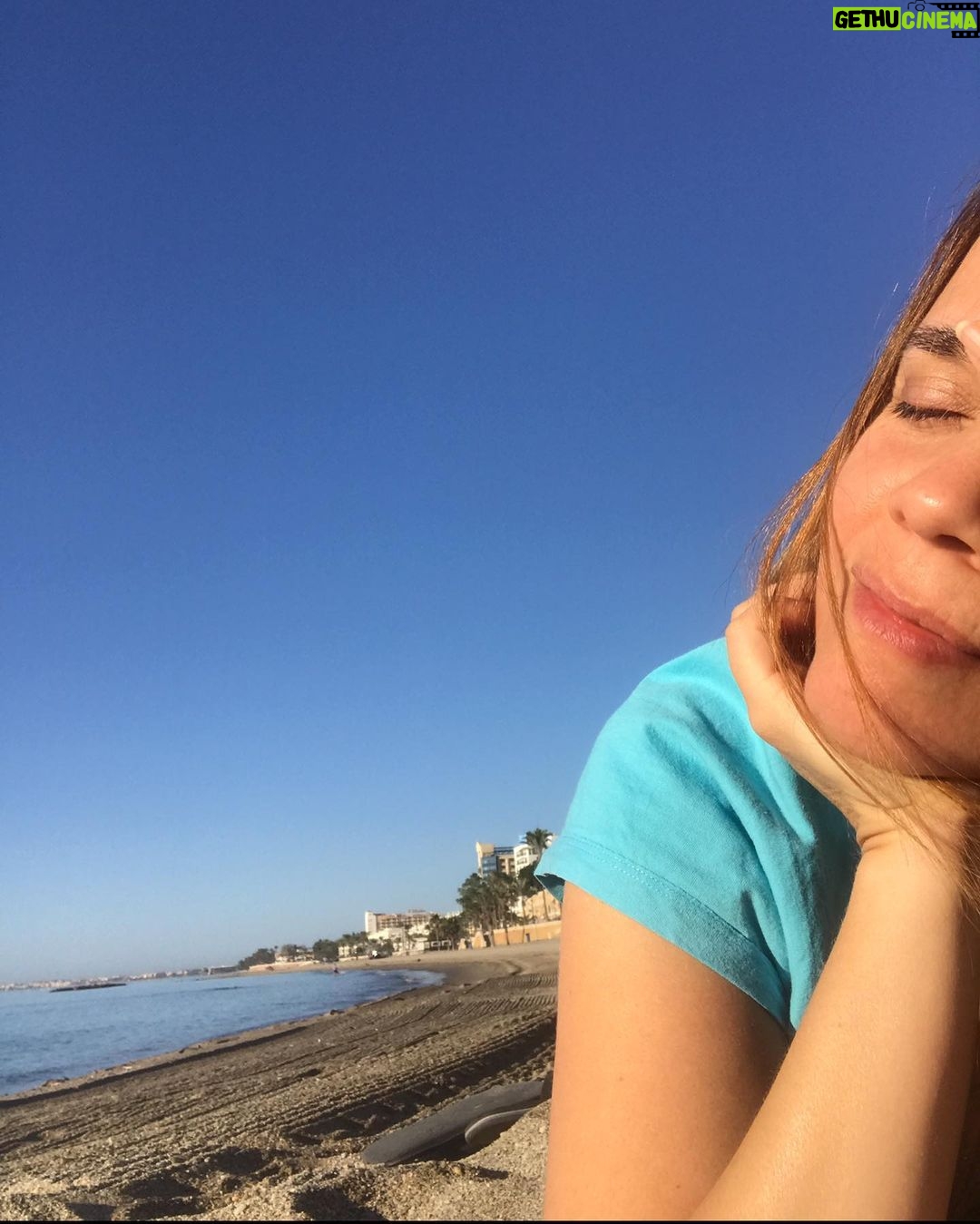 Valeria Britos Instagram – “Locura es hacer la misma cosa una y otra ...