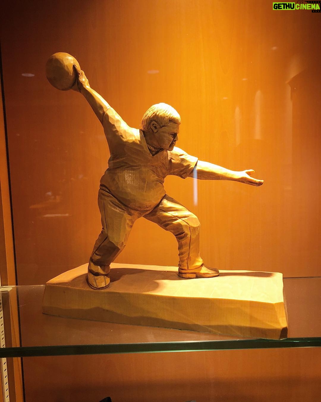 Yannick De Martino Instagram – Bowling: le seul sport que le personnage ...