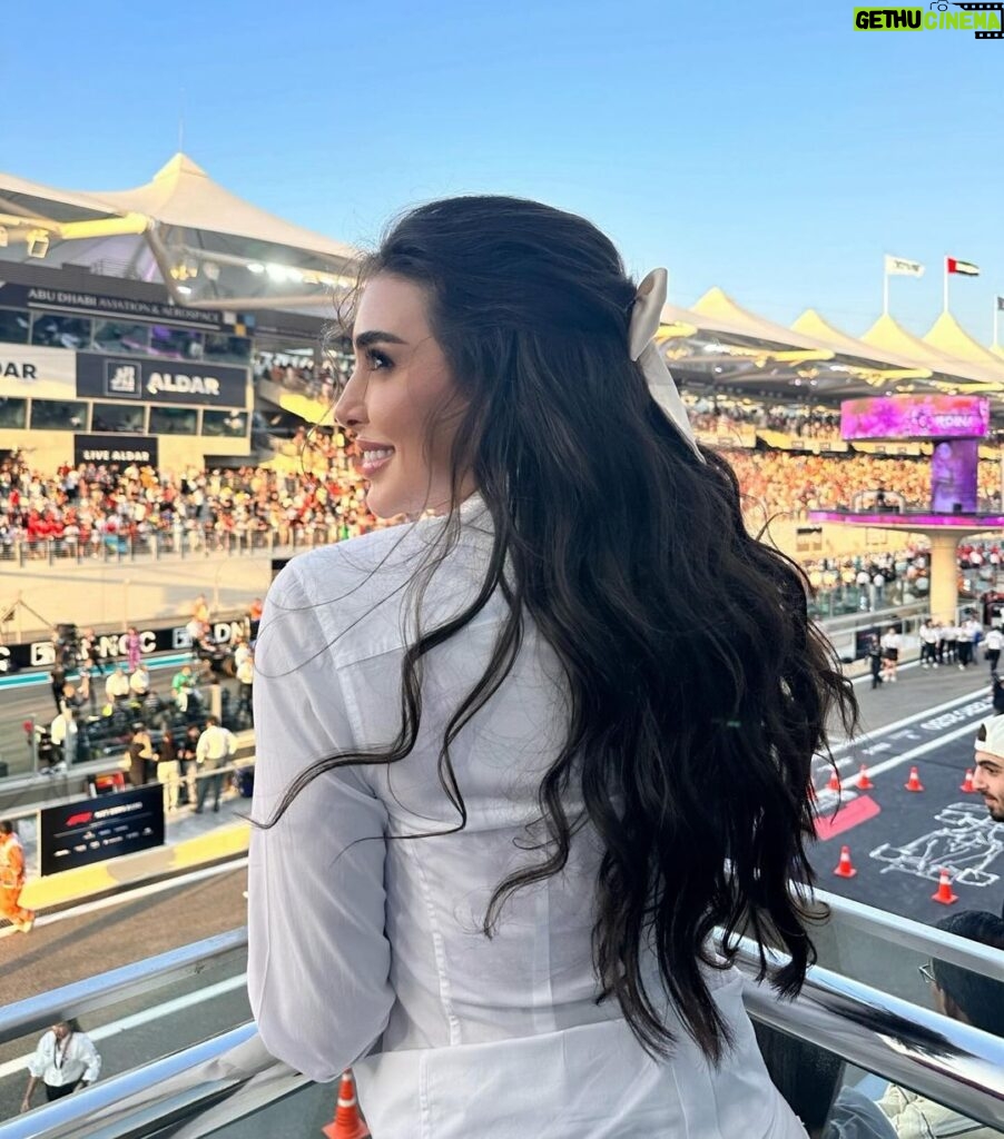 Actress Yasmin Sabri HD Instagram Photos and Wallpapers December 2023 ...