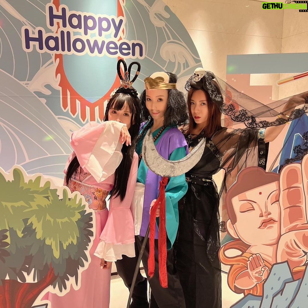 Yvonne Lim Instagram – After a two year hiatus…Halloween is back!! 👻🎃🥳 ...