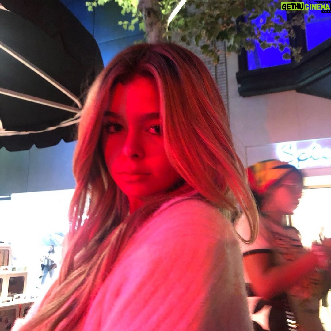 Addison Riecke Instagram – moondust Milky Way Galaxy | Gethu Cinema