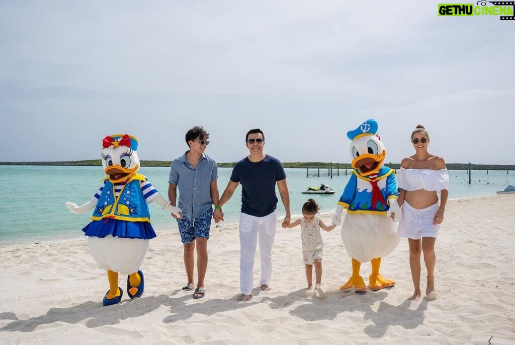 Actor Adrián Uribe HD Instagram Photos and Wallpapers August 2023 ...