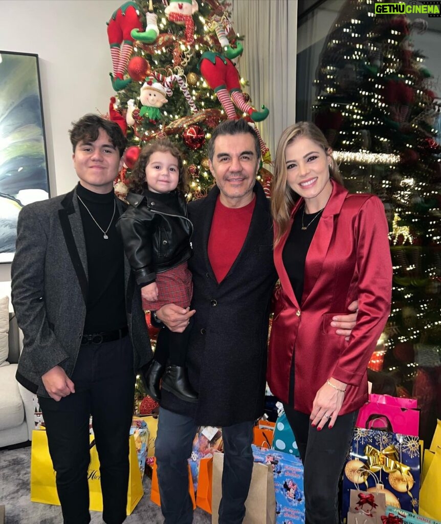 Actor Adrián Uribe HD Instagram Photos and Wallpapers January 2023 ...