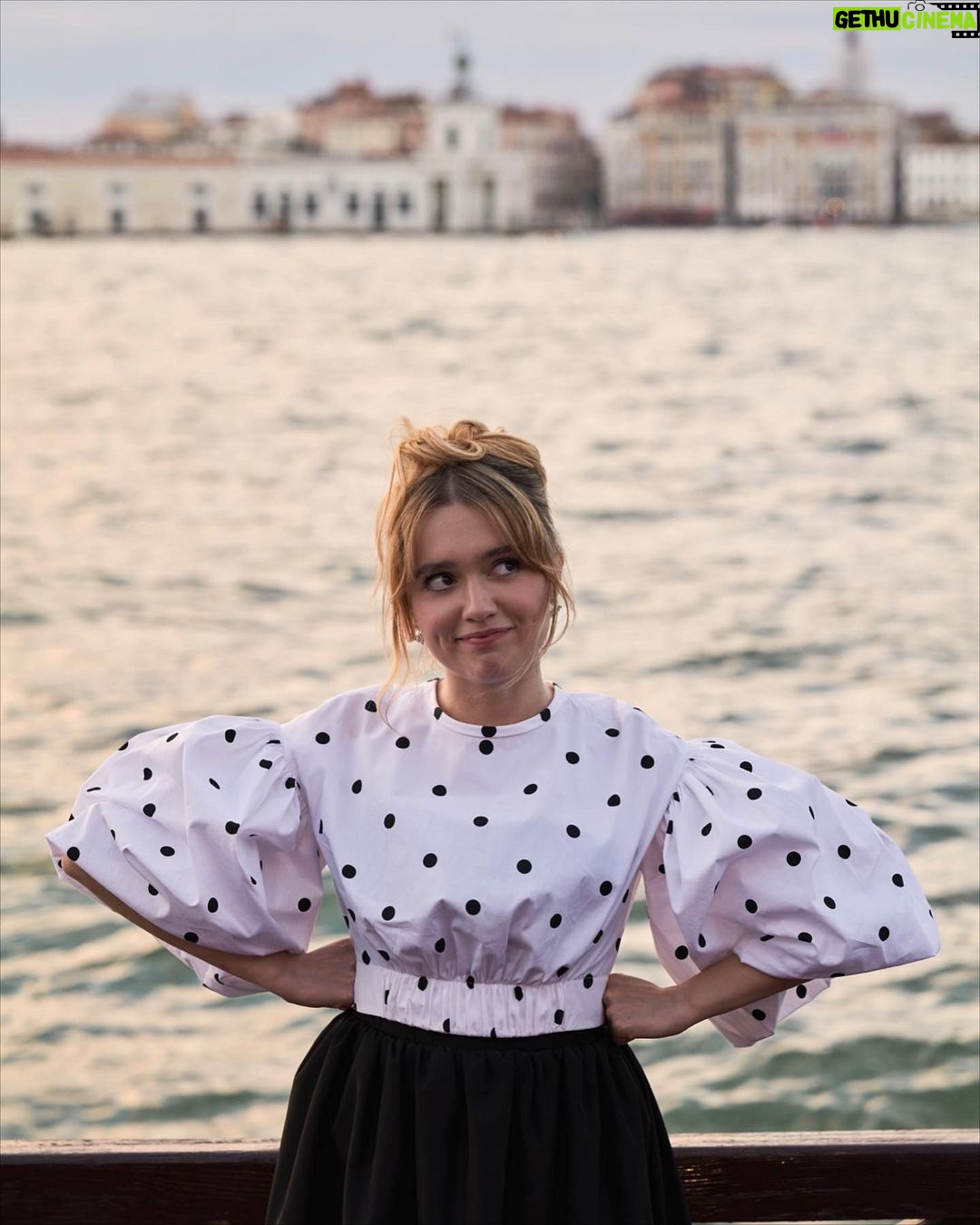 Actress Aimee Lou Wood HD Instagram Photos and Wallpapers September ...
