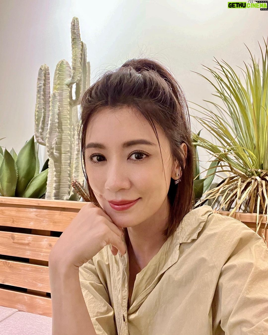 Alyssa Chia Instagram – 我最愛的季節即將到來😎🏖👙 搭配最適合的妝容💖 迫不及待出發去海邊渡假了⛱️ ...