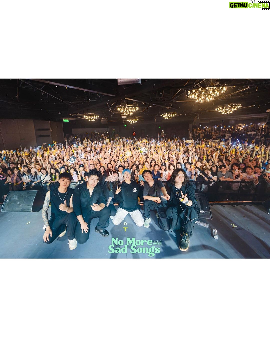 Amber Liu Instagram – Thank you for singing with me Hangzhou💛🧡 Tonight ...