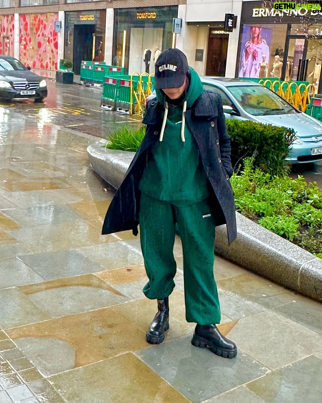 Ameesha Patel Instagram – Even a rainy day in LONDON is beautiful 🇬🇧🇬🇧 ...