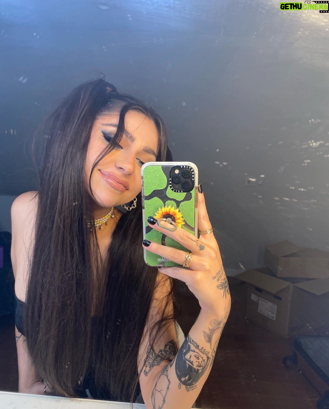 Andrea Russett Instagram – tell me ur favorite lyric from freezing ️ ...
