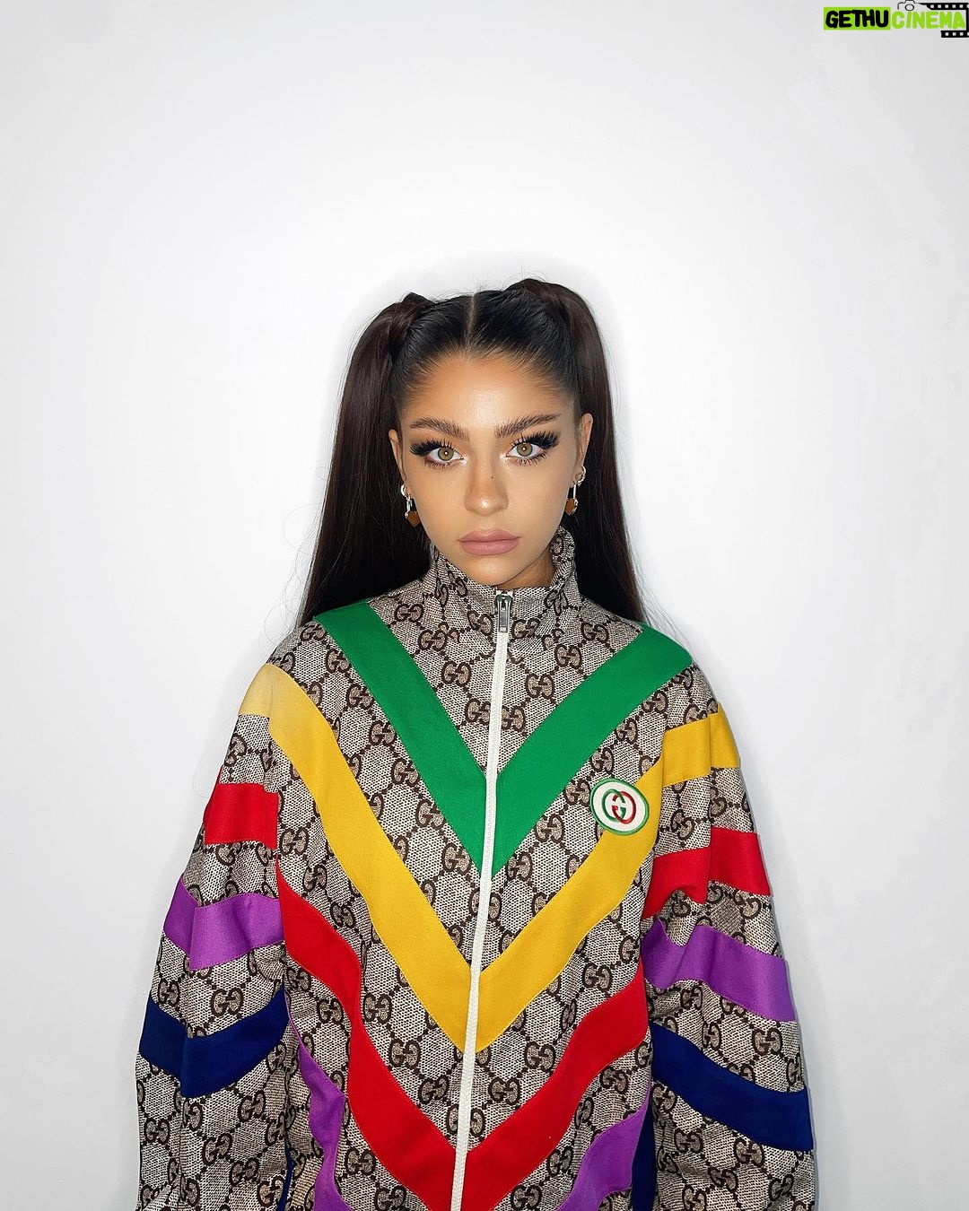 Actress Andrea Russett HD Instagram Photos and Wallpapers January 2024 ...