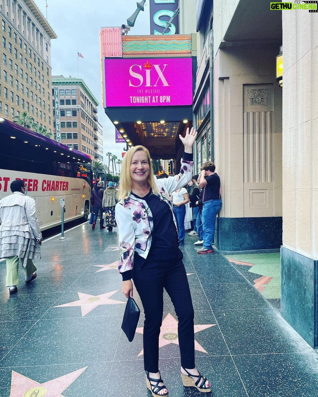 Angela Kinsey Instagram – What an amazing show!! @sixthemusical was ...