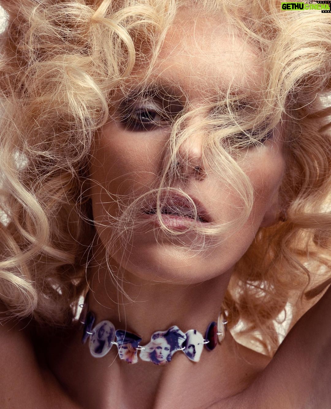 Anja Rubik Instagram – Celebrating 5th anniversary of @vogue.polska ...