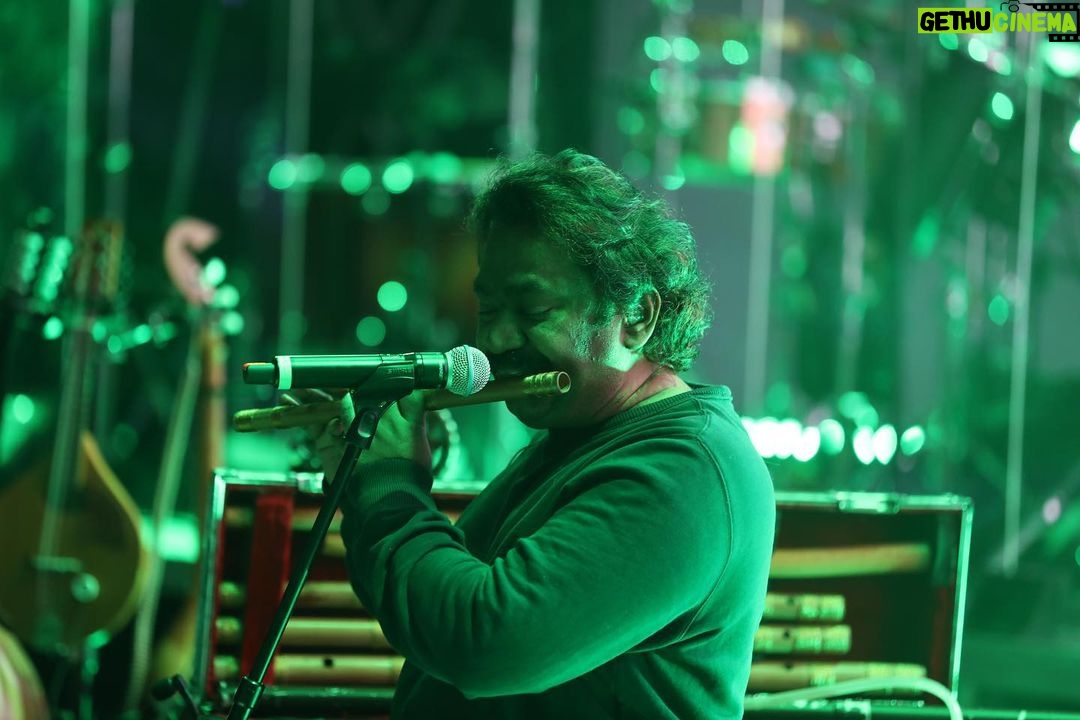 Arijit Singh Instagram – Tonight’s team – Part 2 @abudhabi @etihadarena.ae @yasisland ...