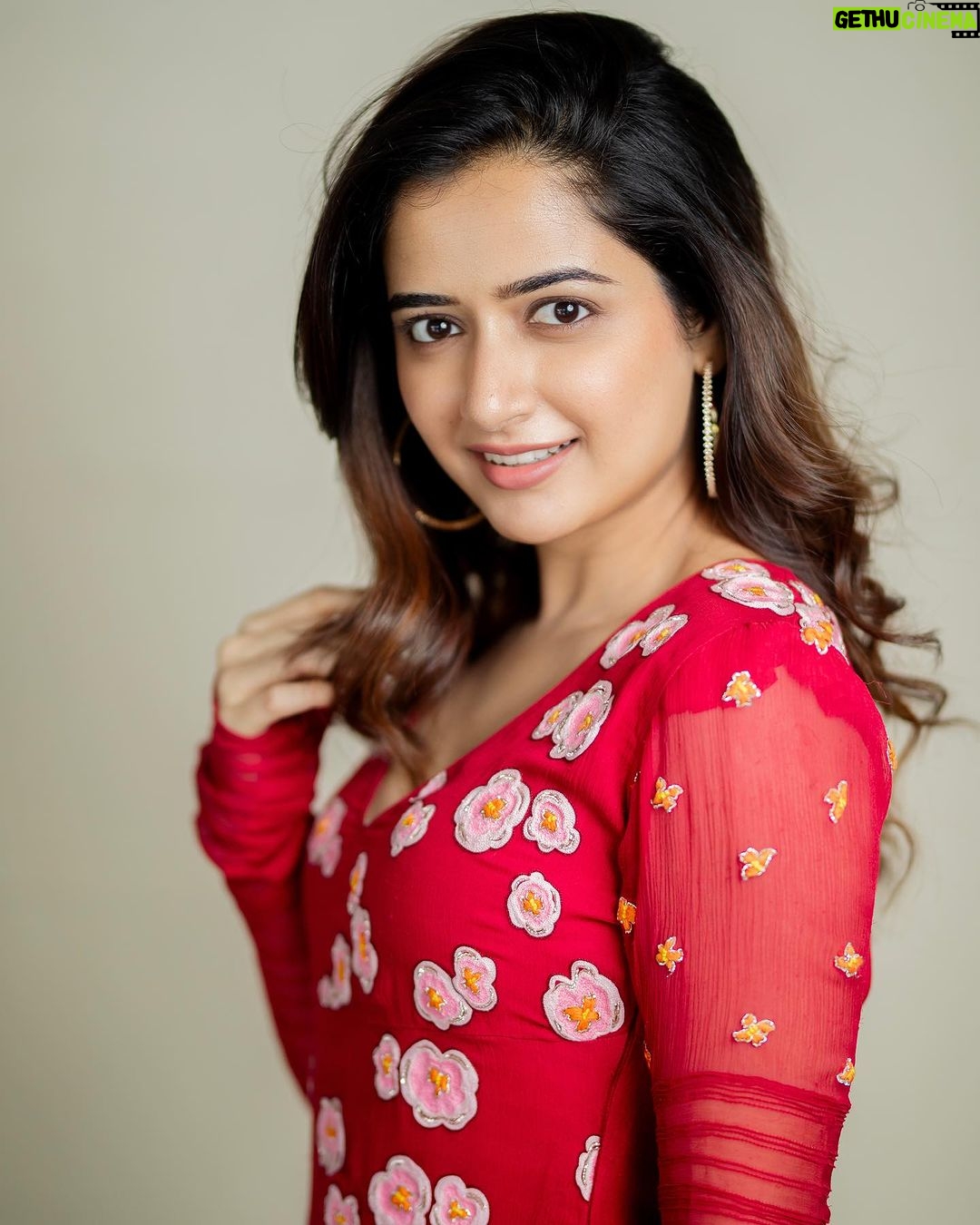 Actress Ashika Ranganath HD Instagram Photos and Wallpapers January ...