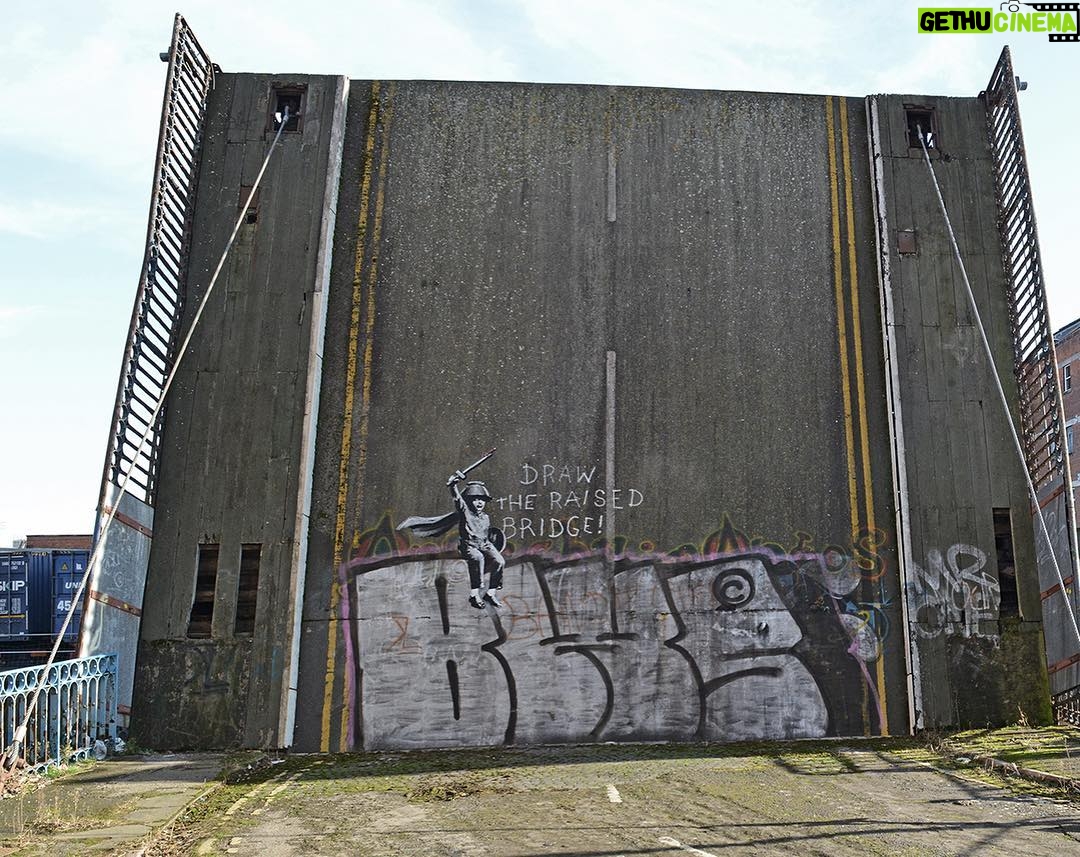 Banksy Instagram – RAISE THE DRAWBRIDGE! Hull. | Gethu Cinema