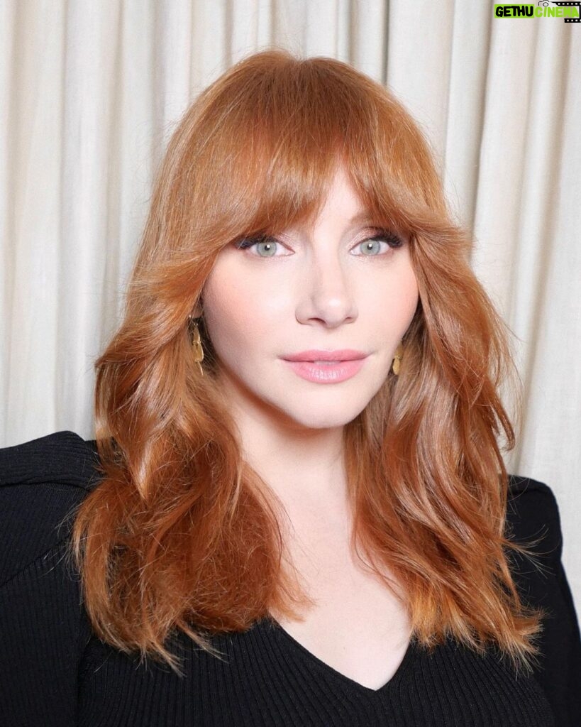 Actress Bryce Dallas Howard HD Instagram Photos and Wallpapers April ...