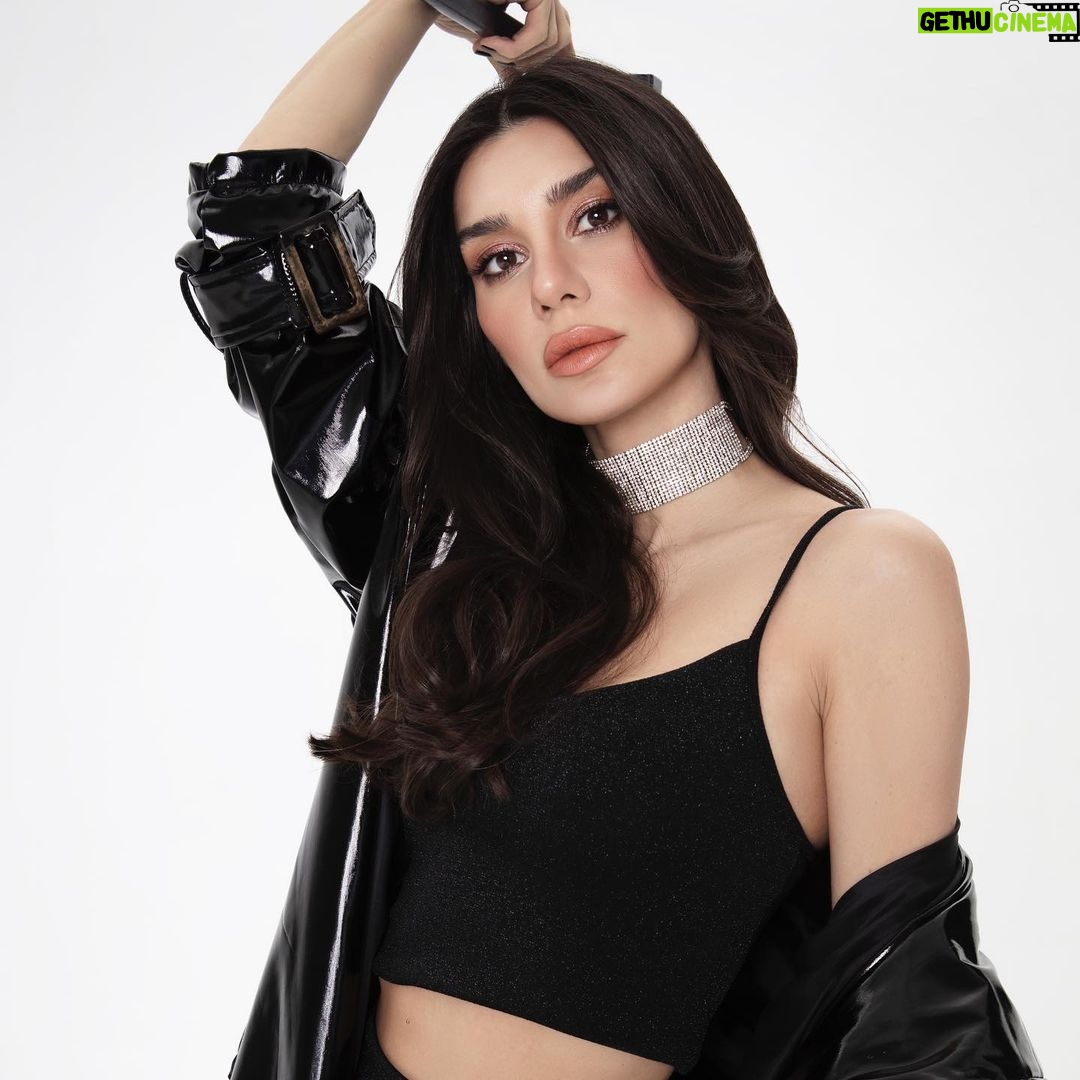 Burcu Kiratli Instagram – 🖤 @kendallandkylie.turkiye | Gethu Cinema