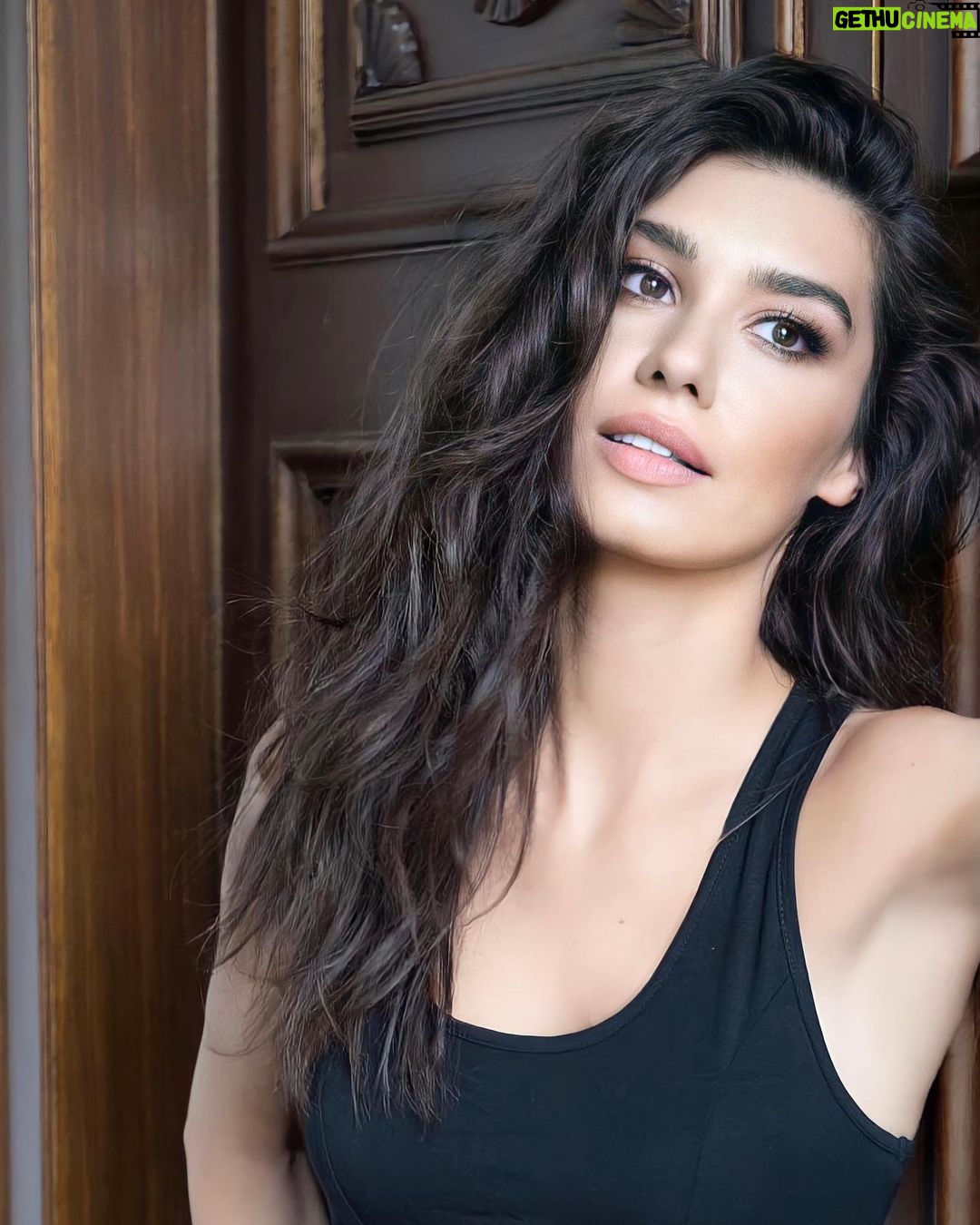 Actress Burcu Kiratli HD Instagram Photos and Wallpapers March 2021 ...