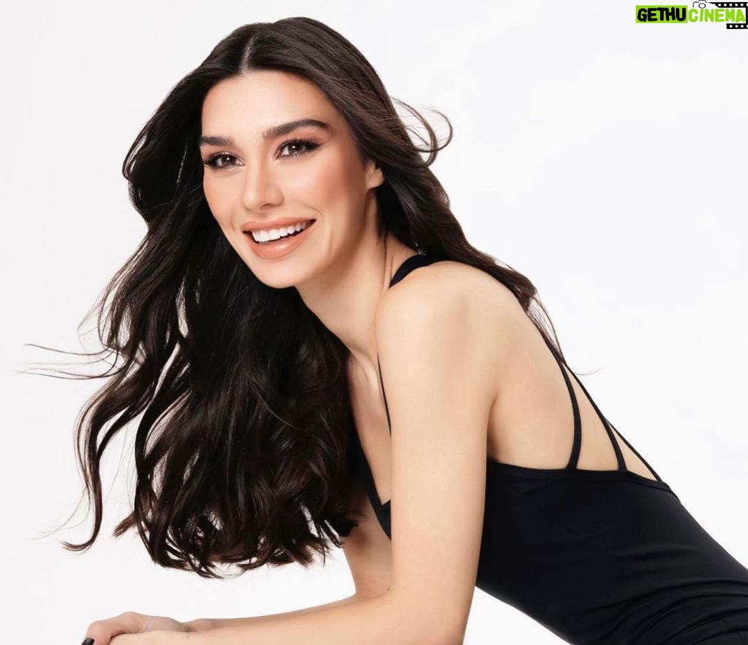 Burcu Kiratli Wiki, Biography, Age, Gallery, Spouse and more