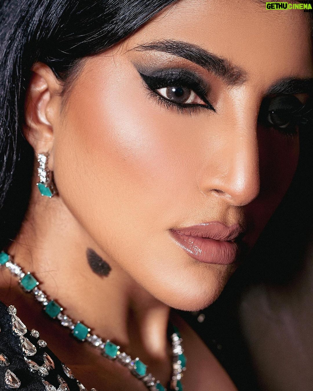 Buthaina Al Raisi Instagram – يليق بك الاستثناء ،،والحب والأولوية ...