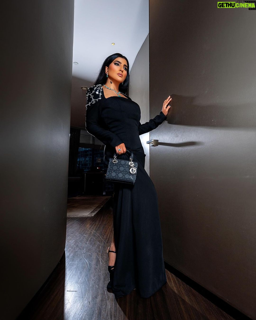 Buthaina Al Raisi Instagram – يليق بك الاستثناء ،،والحب والأولوية ...