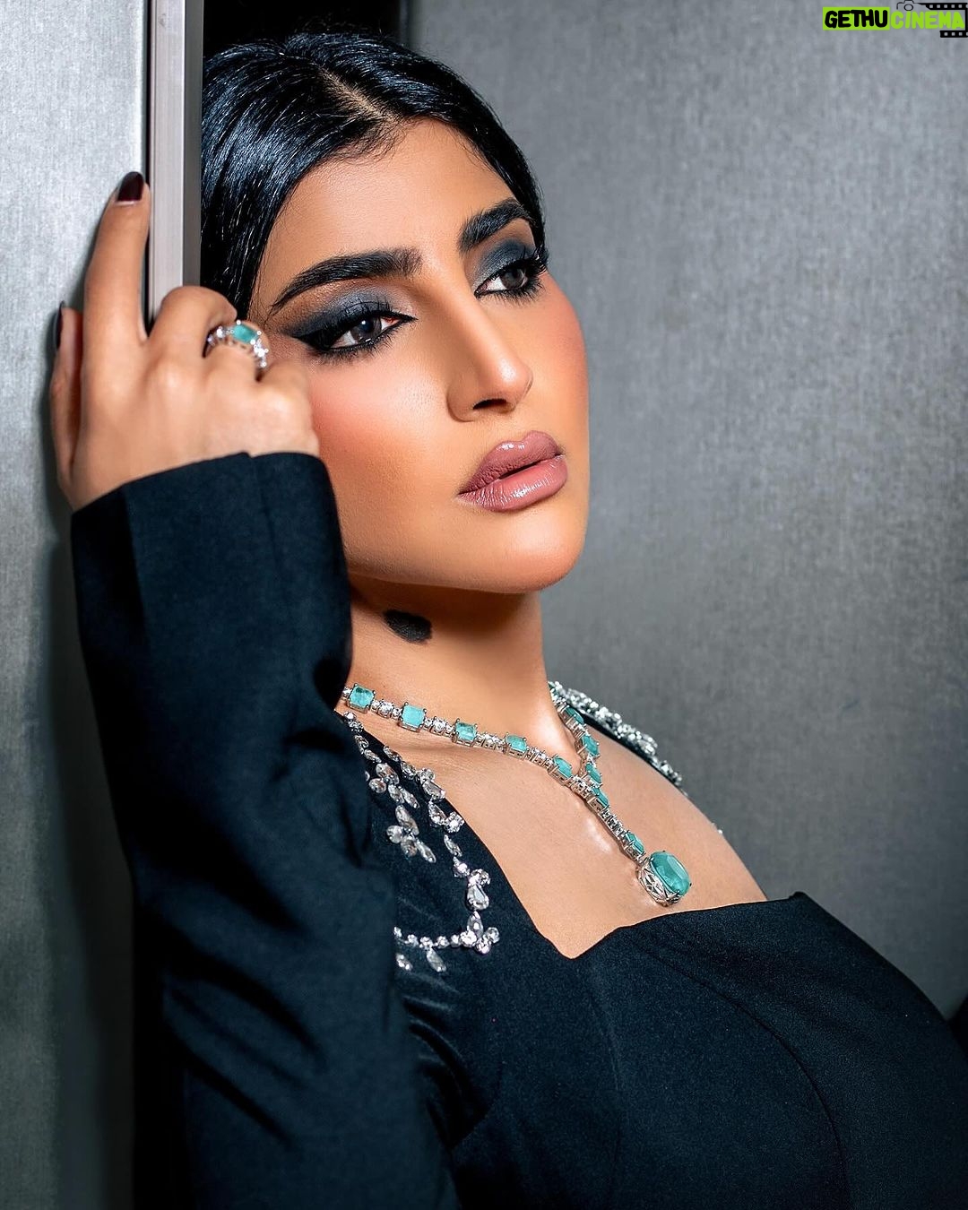 Buthaina Al Raisi Instagram – يليق بك الاستثناء ،،والحب والأولوية ...