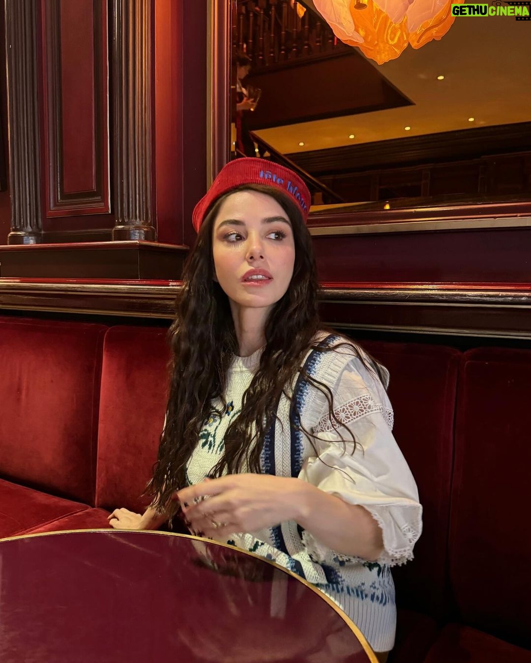 Actress Özge Gürel HD Instagram Photos and Wallpapers March 2024 ...