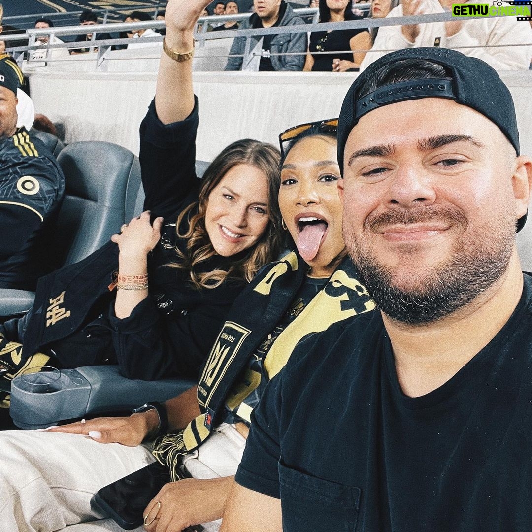 Candice Patton Instagram – life is for the living. 🌴☀️ Los Angeles ...